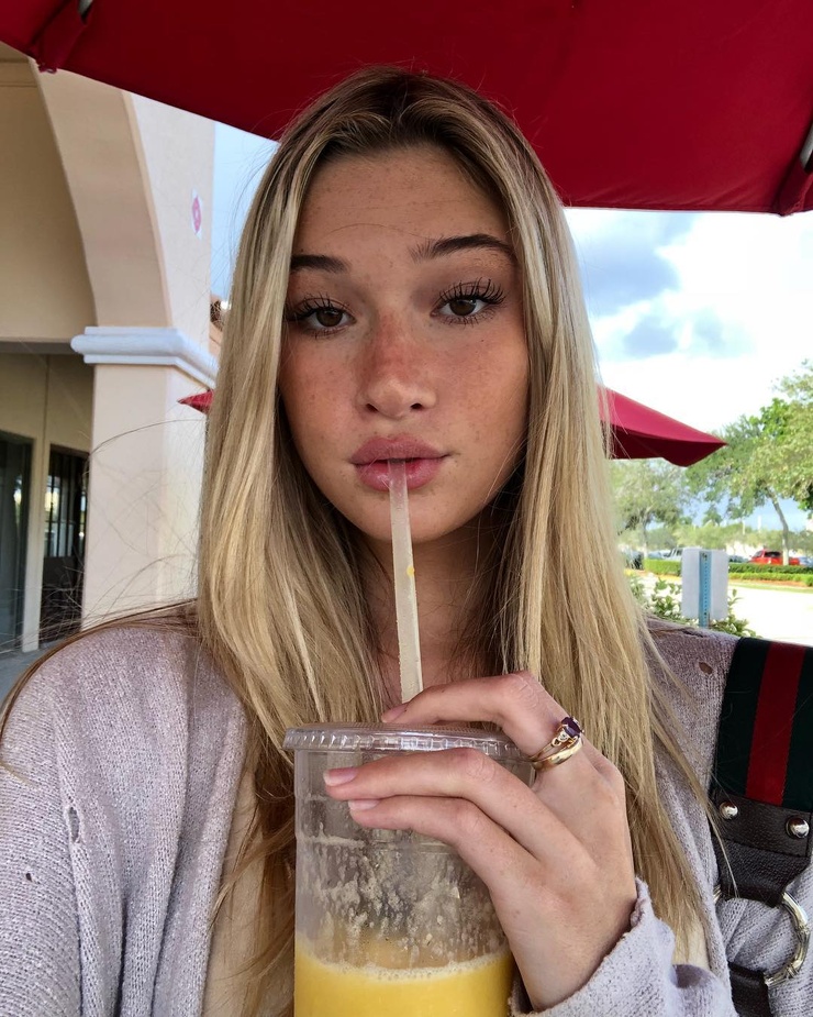 Kayla Jones () picture