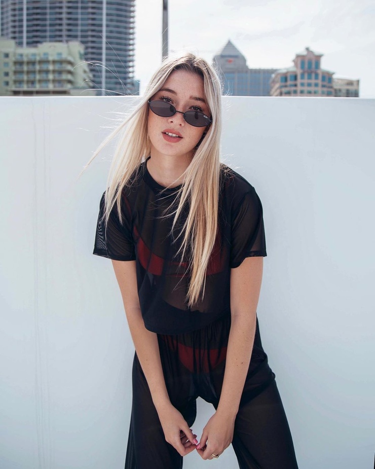 Picture of Kayla Jones ()