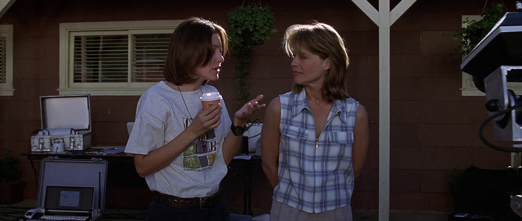 Arabella Field and Linda Hamilton