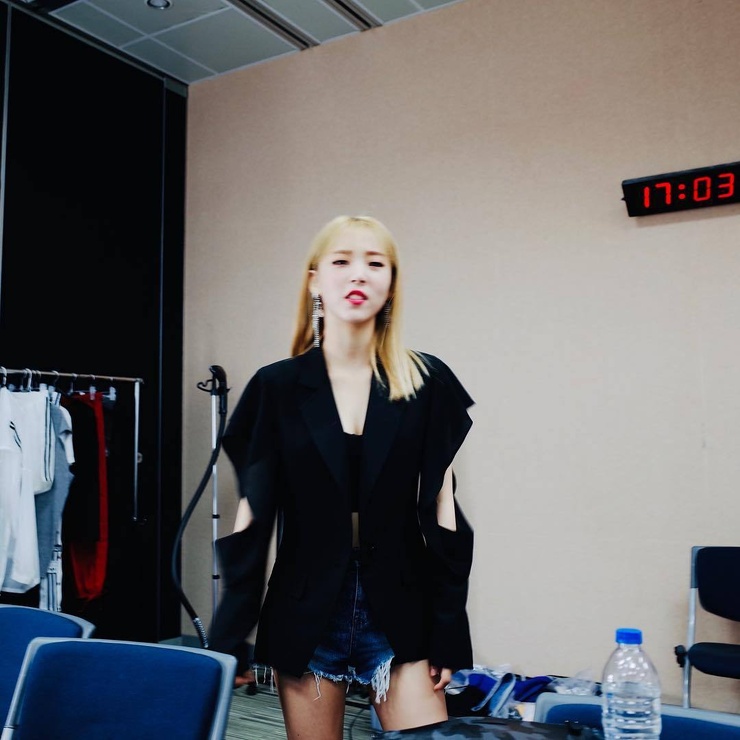 Picture of Moon Byul Yi