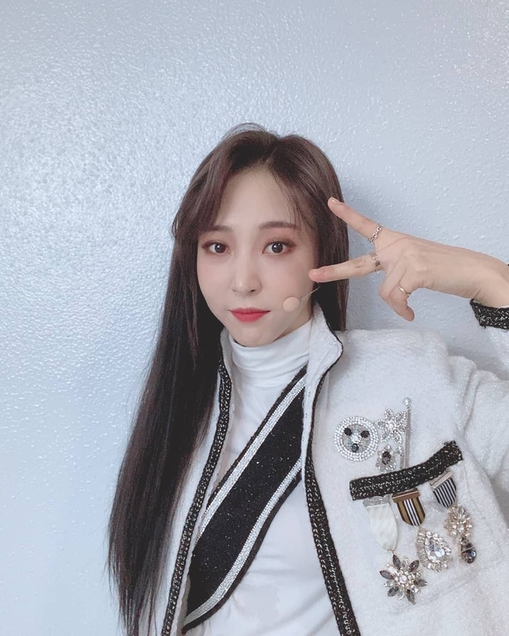 Moon Byul Yi picture