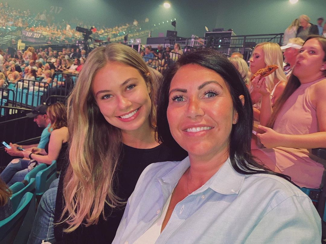 Picture of Elizabeth Jamrozy