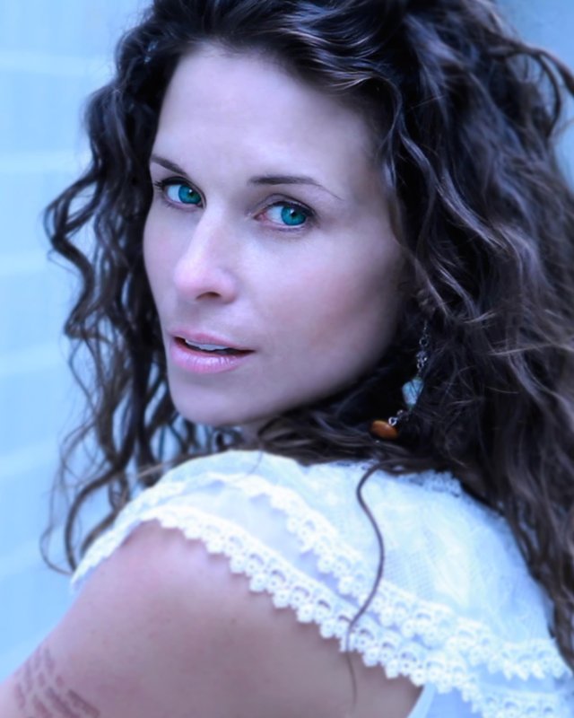 Picture of Holly Elissa