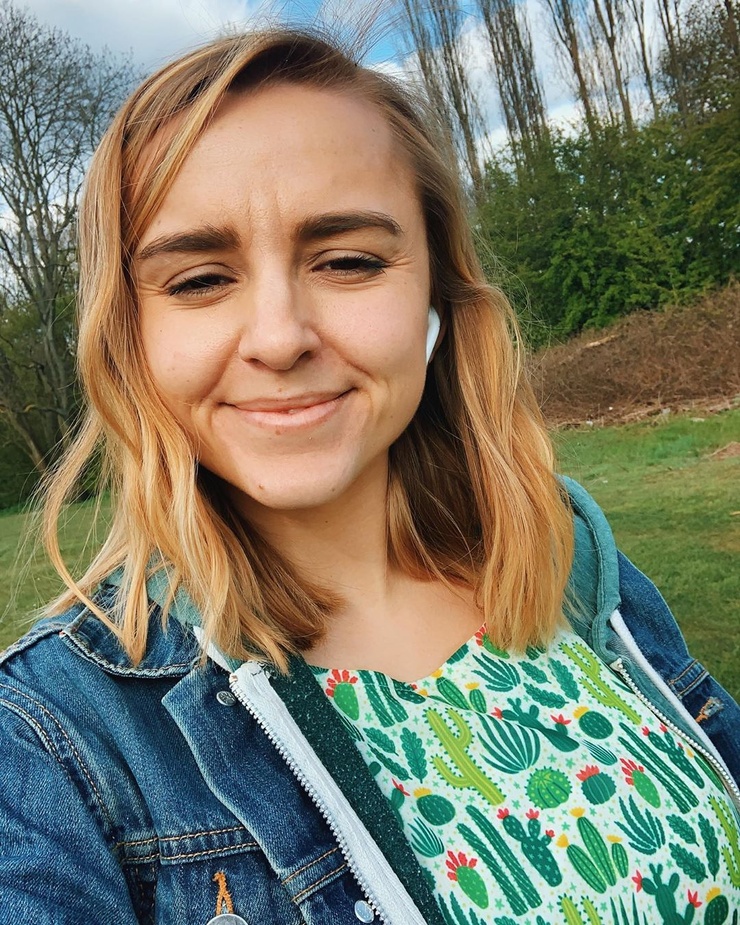 Hannah Witton picture