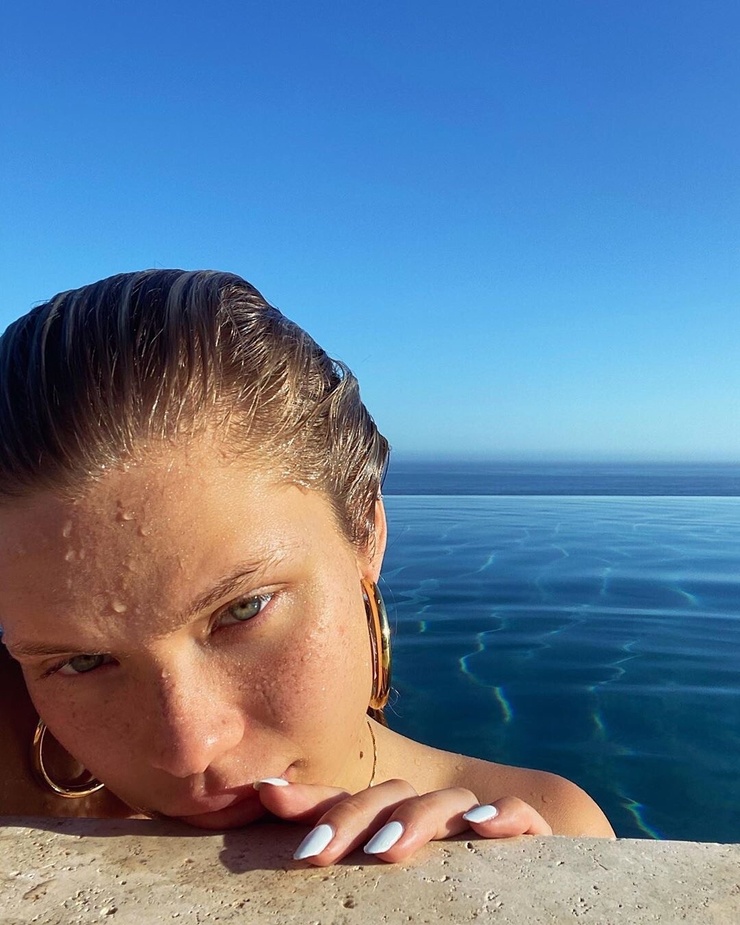 Picture of Josie Canseco