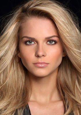 Picture of Ashley Thompson.