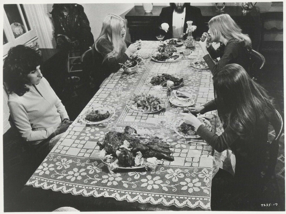 Cannibal Girls (1973) picture