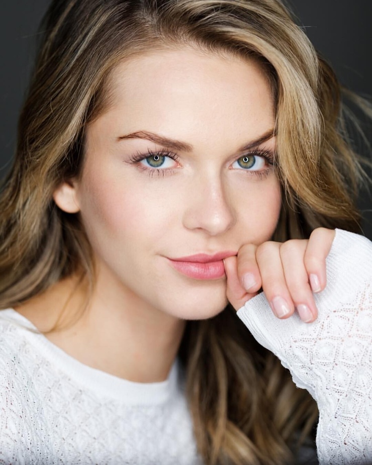 Picture of Ashley Thompson.