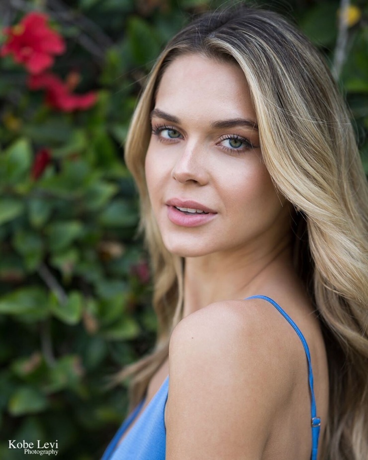 Picture of Ashley Thompson.