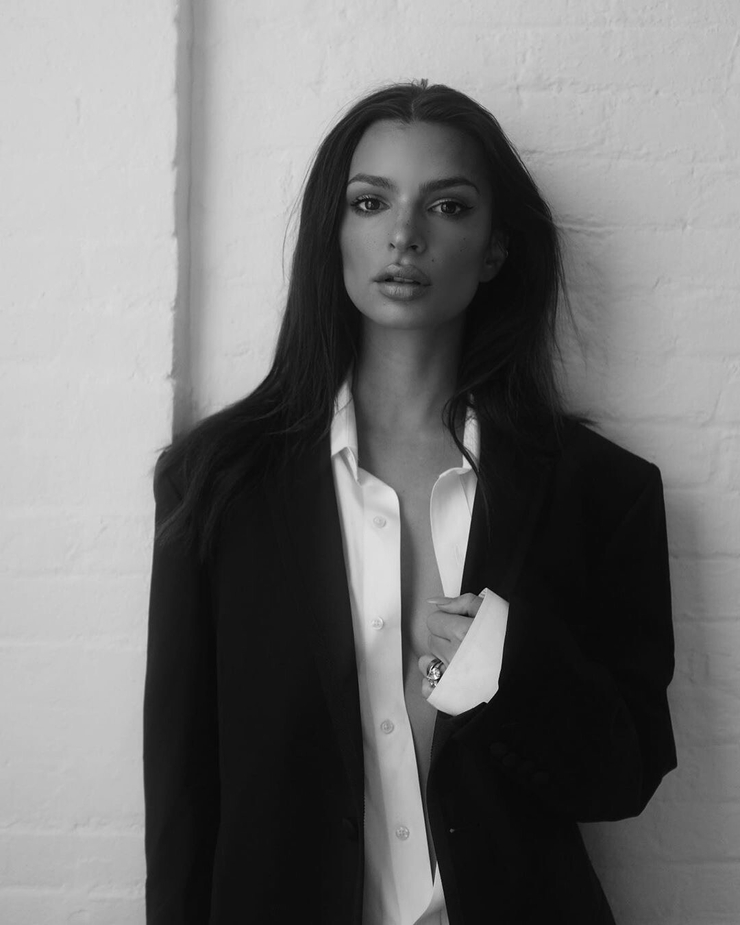 Picture of Emily Ratajkowski