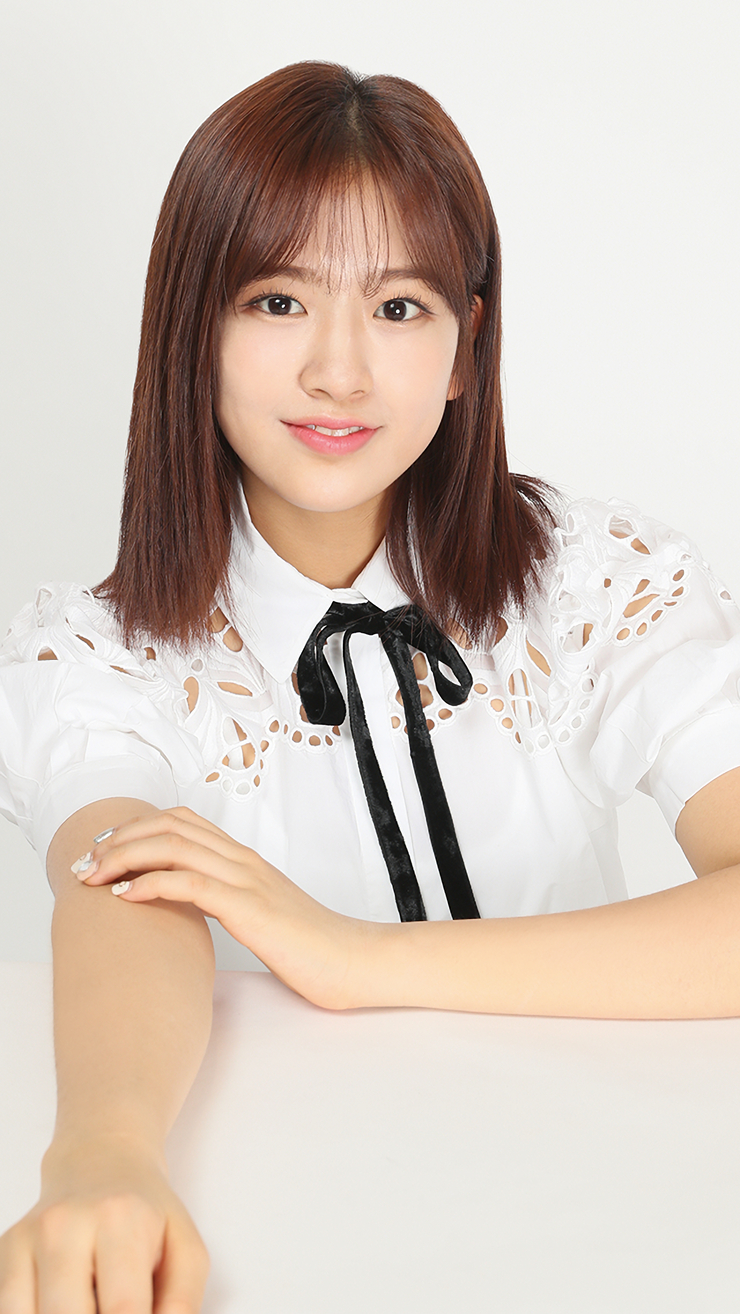 Picture of Ahn Yujin