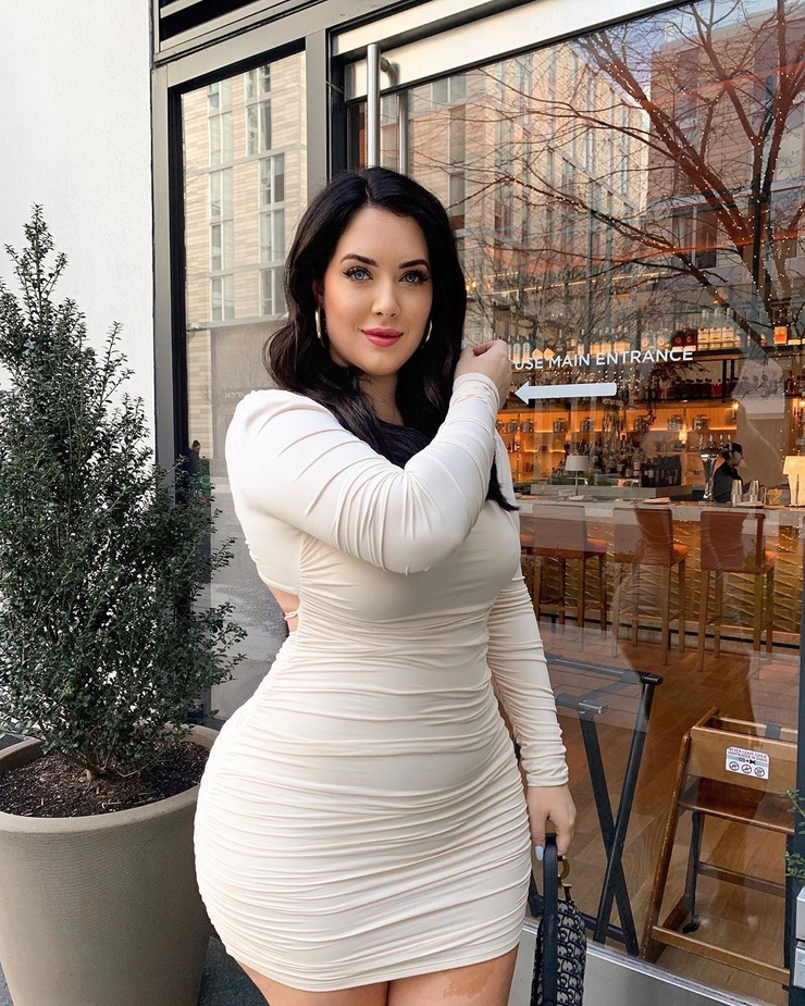 Picture Of Holly Luyah