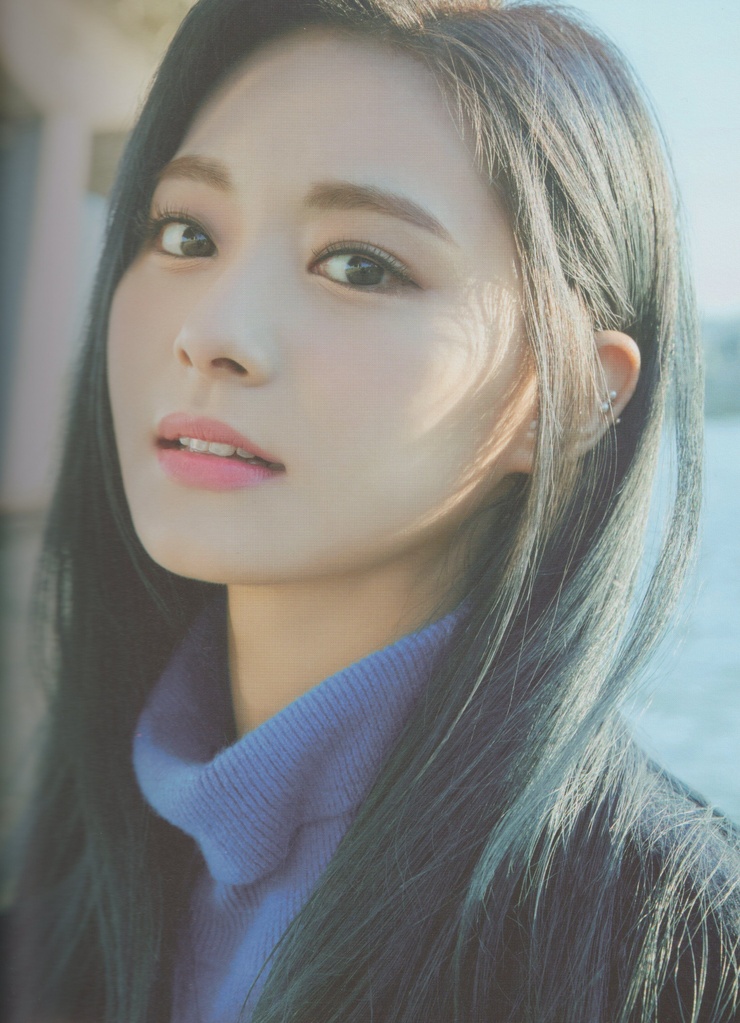 Picture of Chou Tzu-yu (Tzuyu)