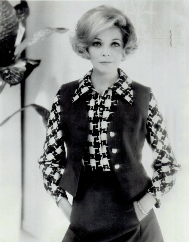 Picture of Barbara Bain