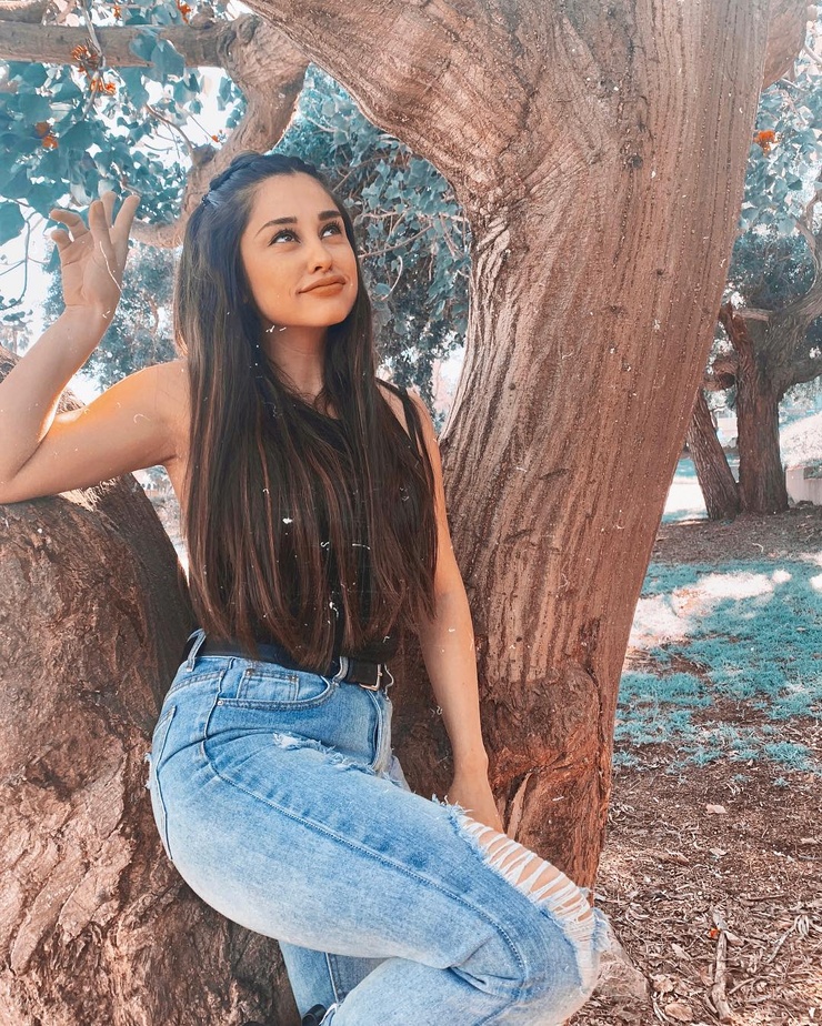 Picture of Yvette Monreal