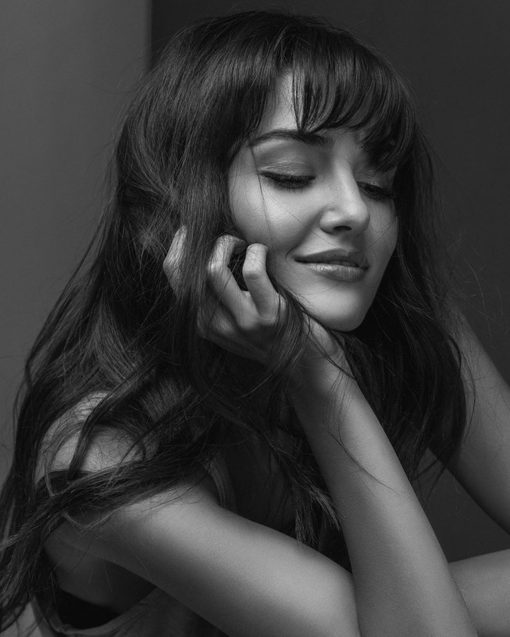 Picture of Hande Erçel