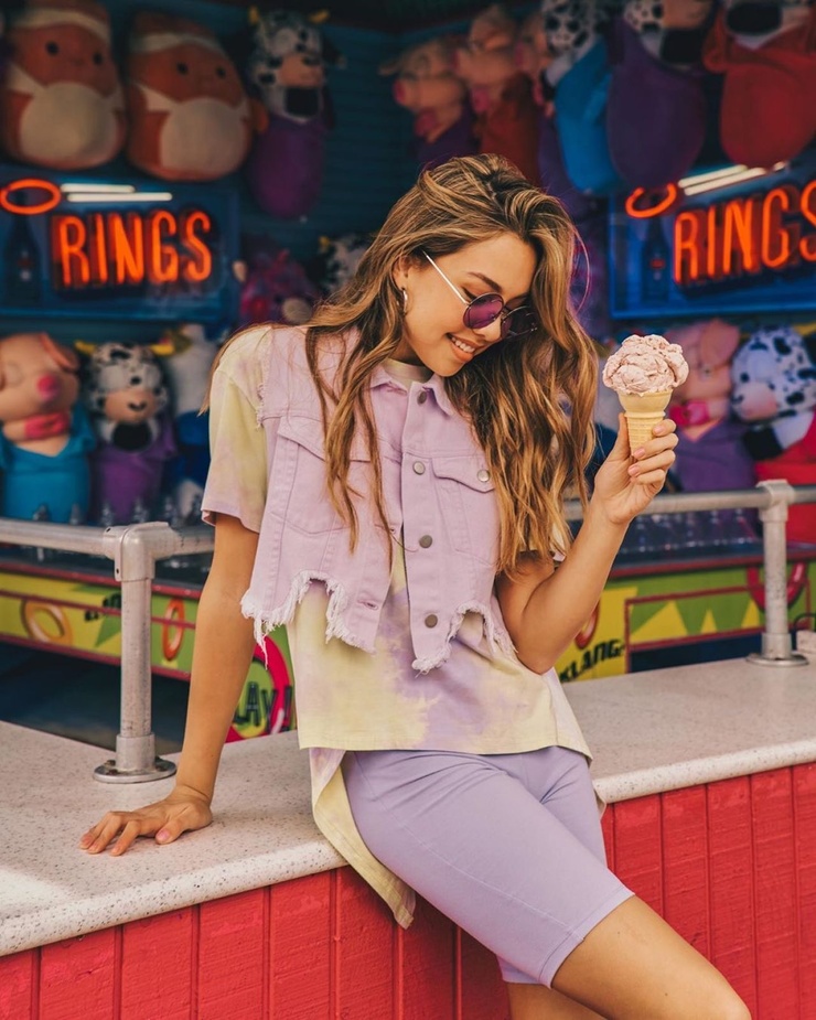 Picture of Lindsay Rienstra