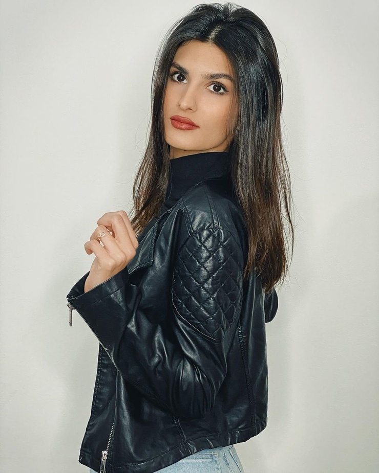 Yael Cohen Model Image