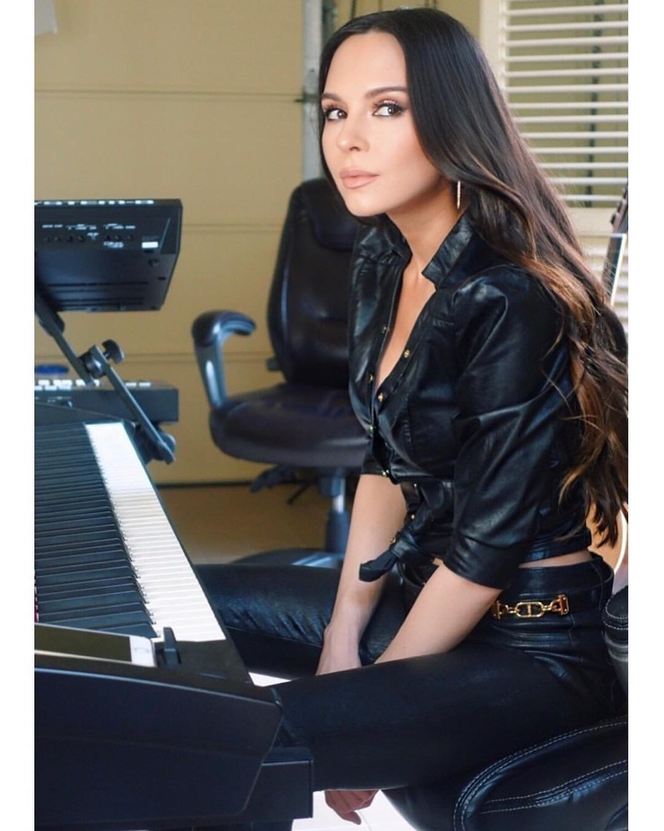 Picture of Lola Astanova