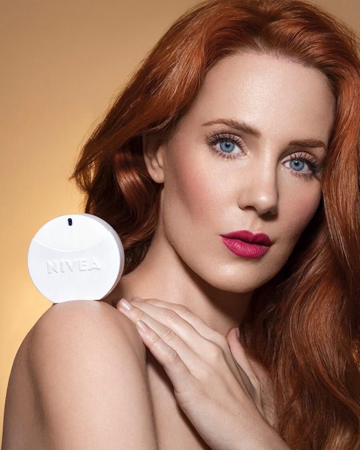 Simone Simons image