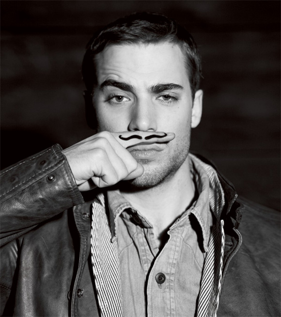 Picture of Dustin Milligan
