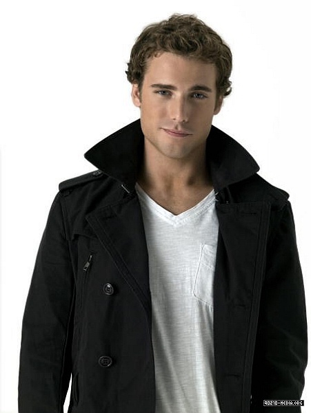 Picture of Dustin Milligan