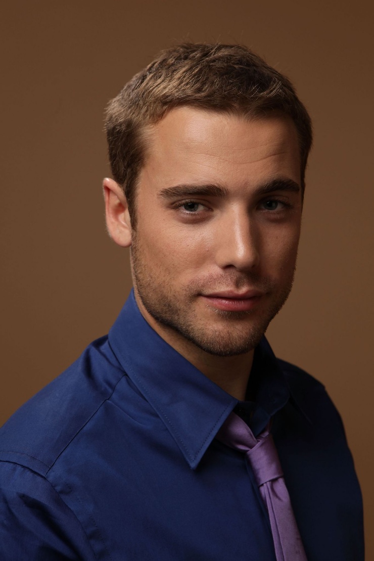 Picture of Dustin Milligan