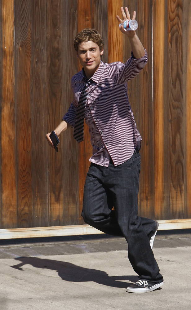 Dustin Milligan picture