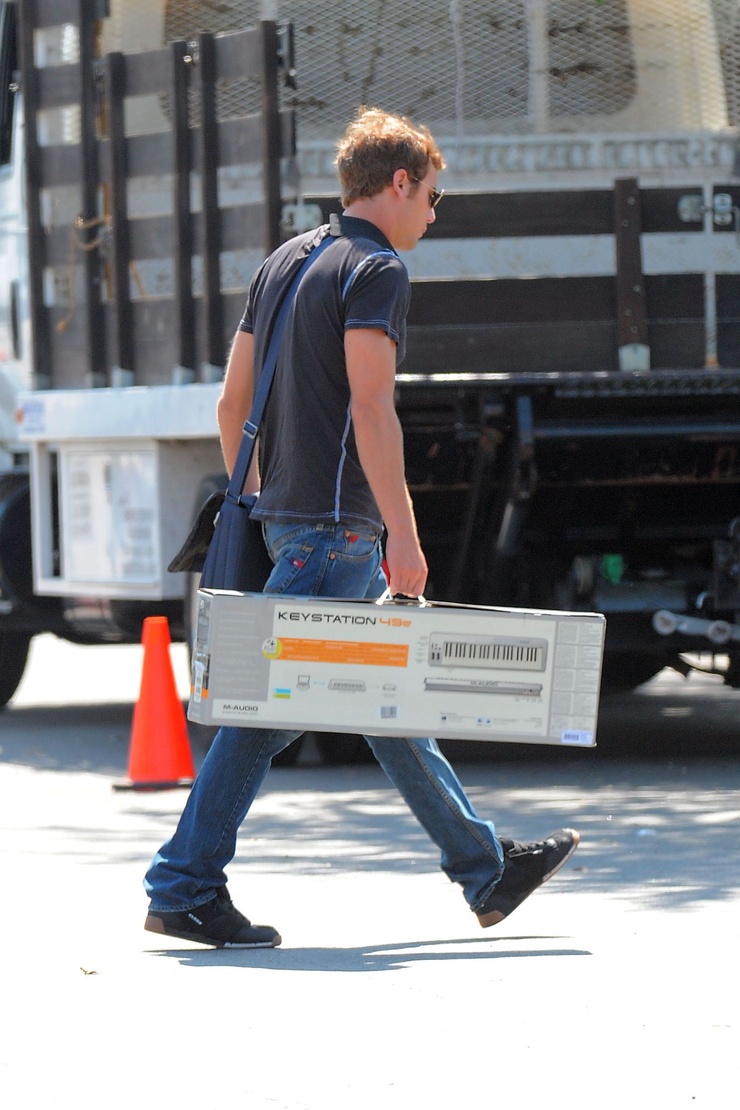 Picture of Dustin Milligan