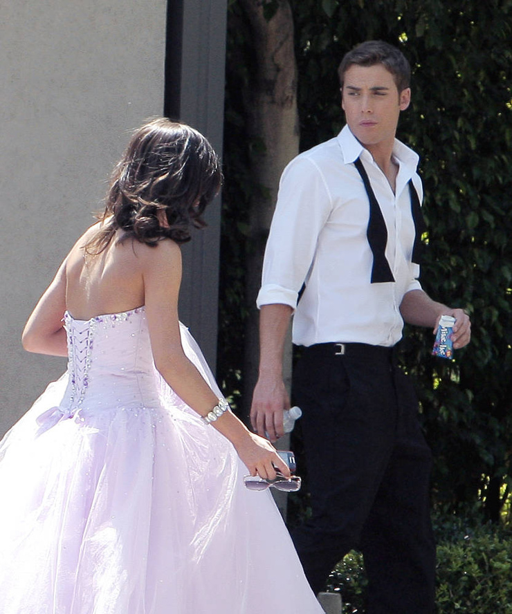 Dustin Milligan picture