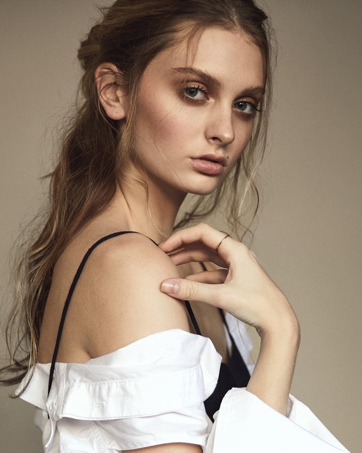 Sarah Armstrong model picture