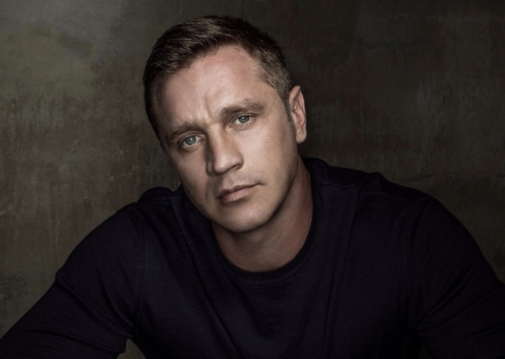 Image of Devon Sawa