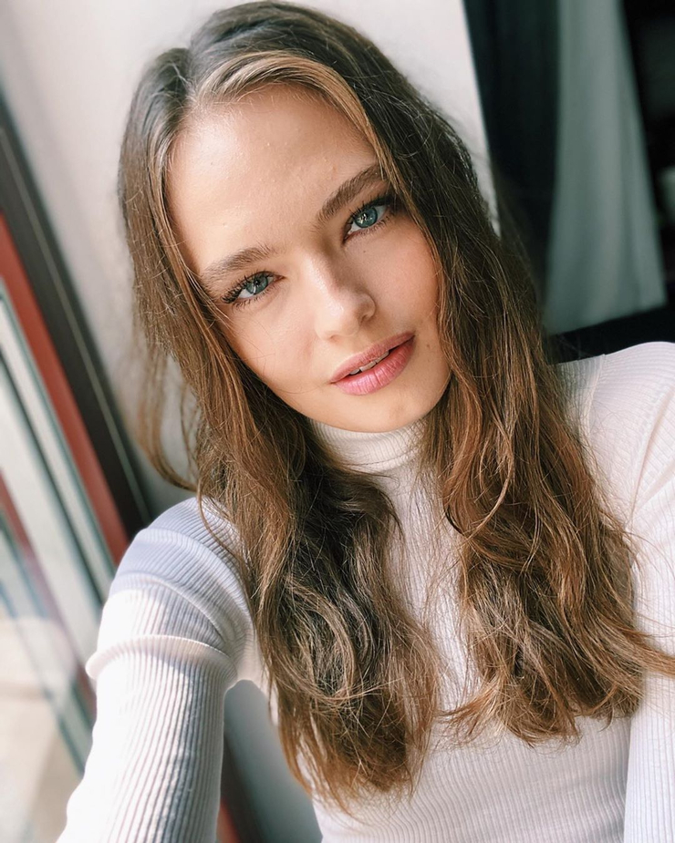 Anna Mila Guyenz Picture