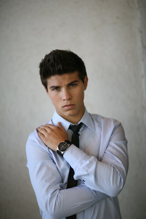 Luke Bilyk picture