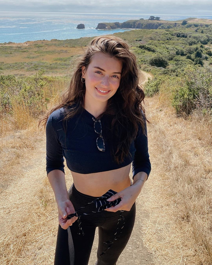 Image of Jessica Clements