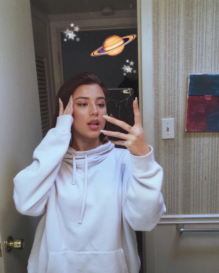 Picture of Alaina Castillo