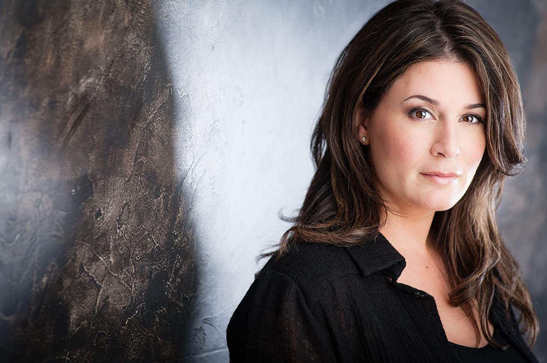 Picture of Nicole Oliver