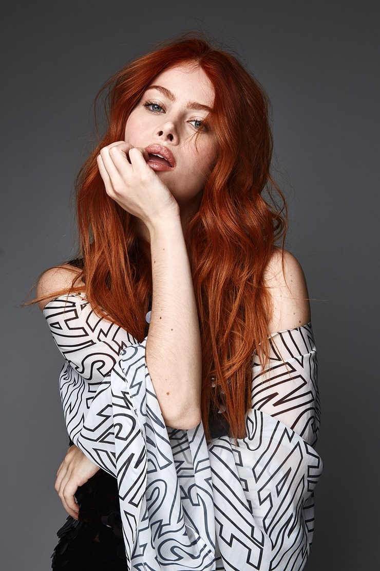 Lara Wolf Model picture