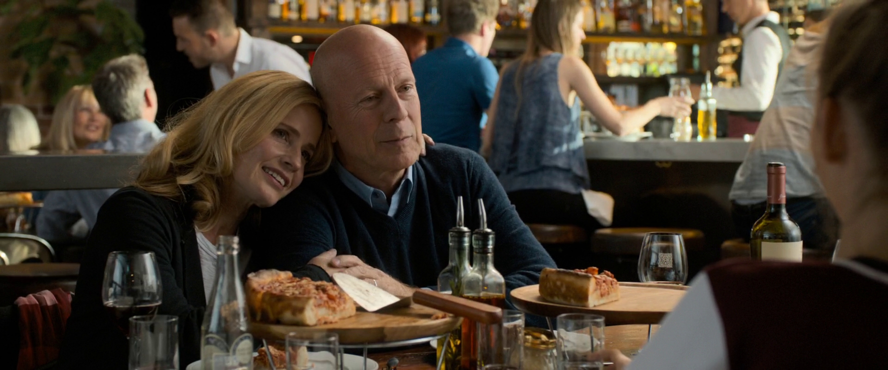 Elisabeth Shue and Bruce Willis