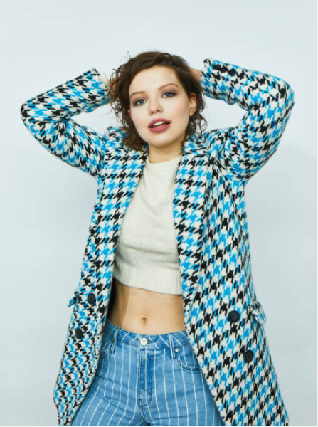 Picture of Chloe Levine