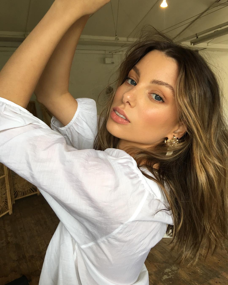 Sarah Burns model picture