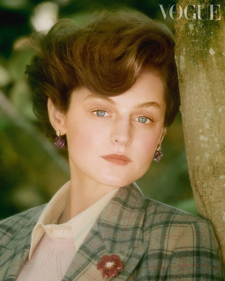 Picture of Emma Corrin