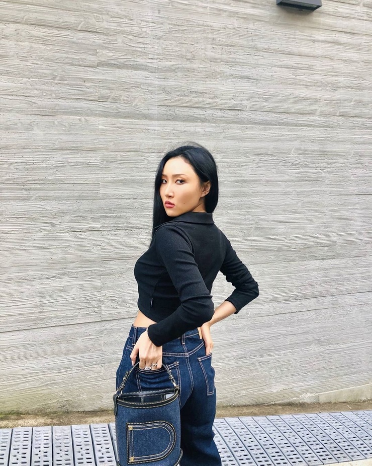 Hwasa picture