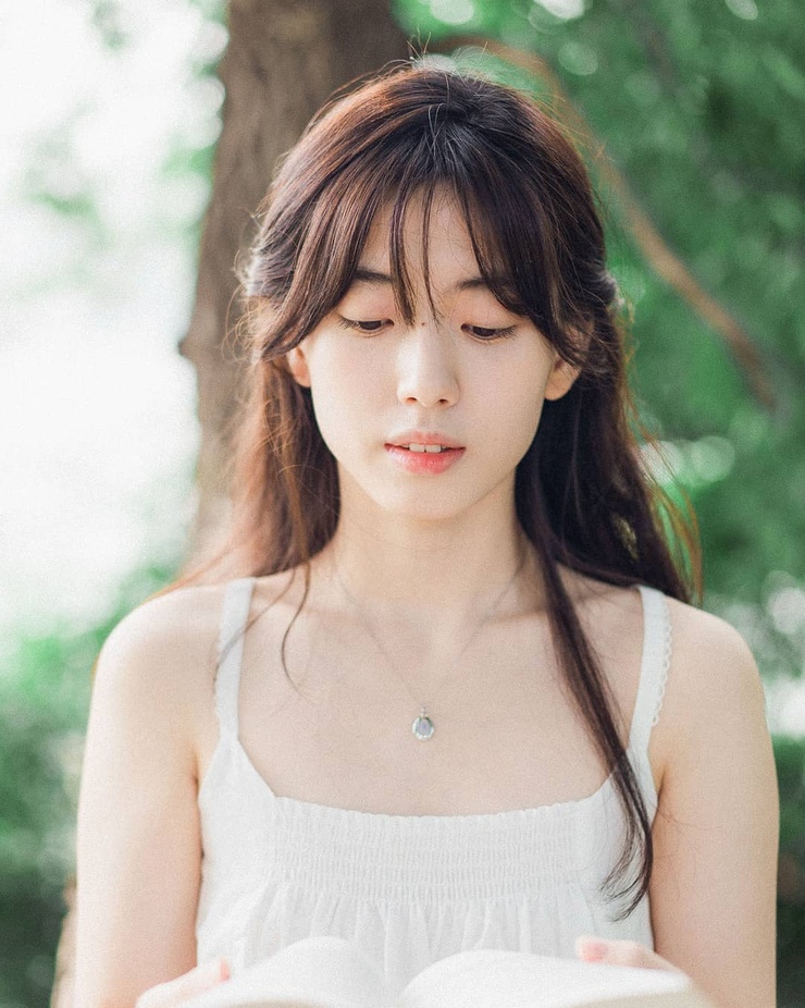 Picture of Shin Se-Hwi