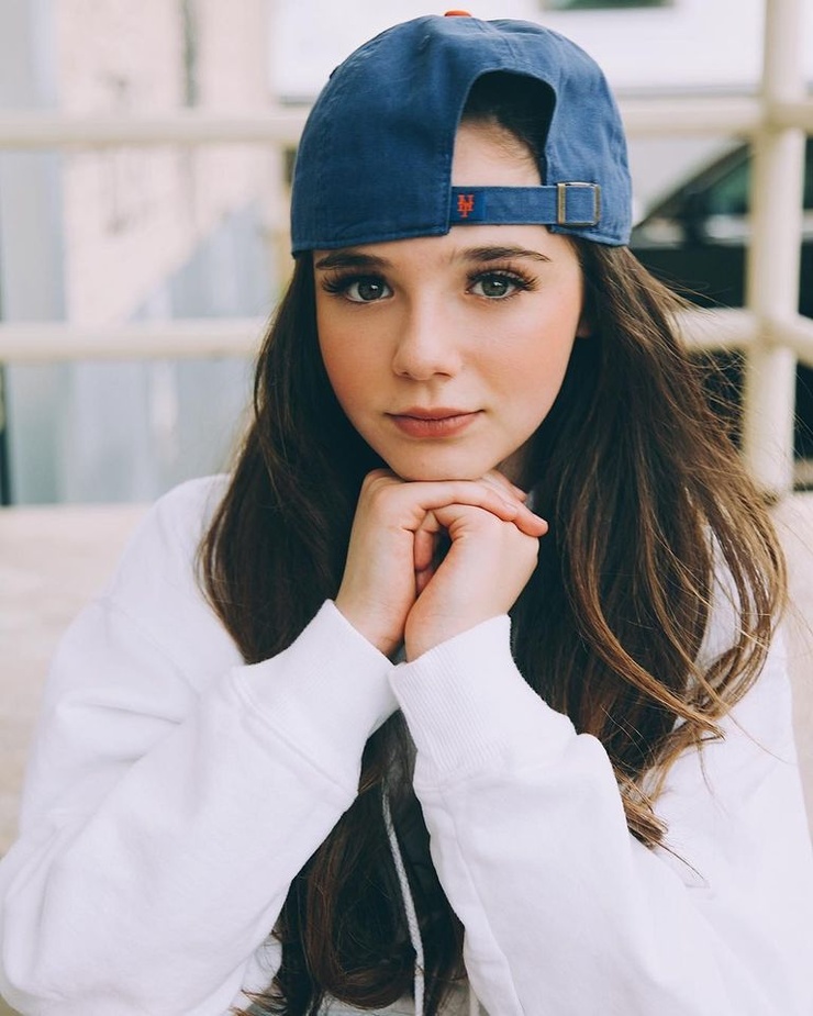 Picture of Alexa Nisenson