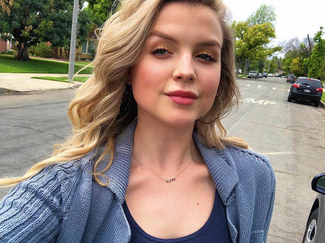 Anna Grace Barlow picture