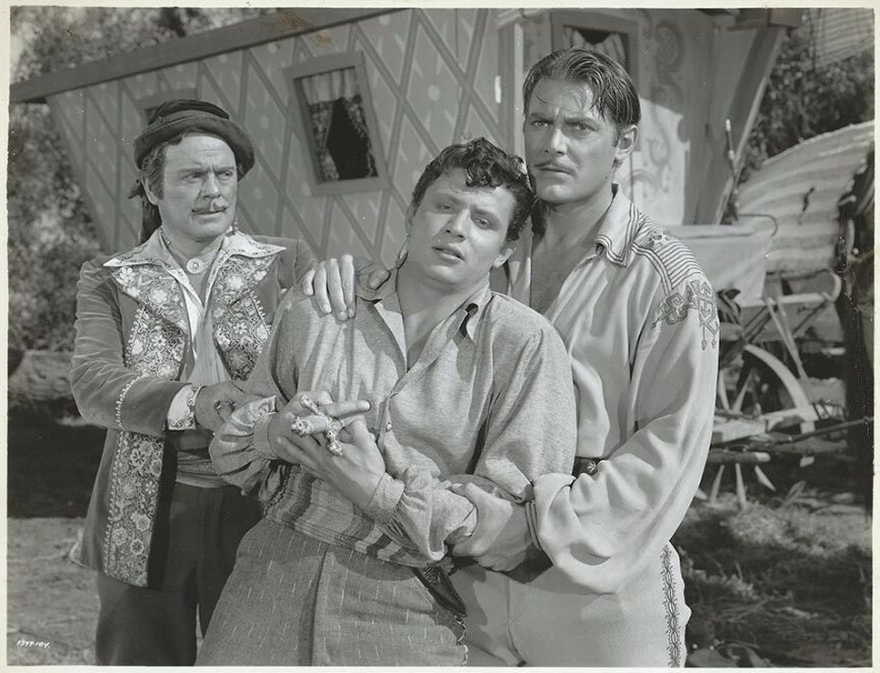 Leo Carrillo, Peter Coe, Jon Hall