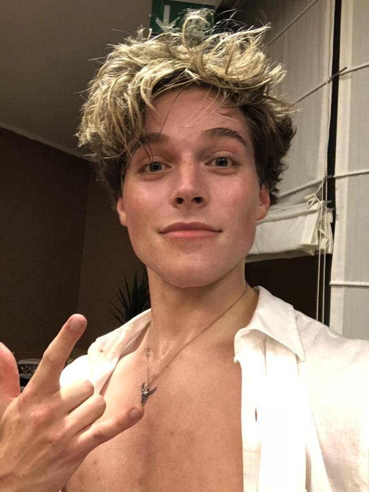 Picture of Froy Gutierrez