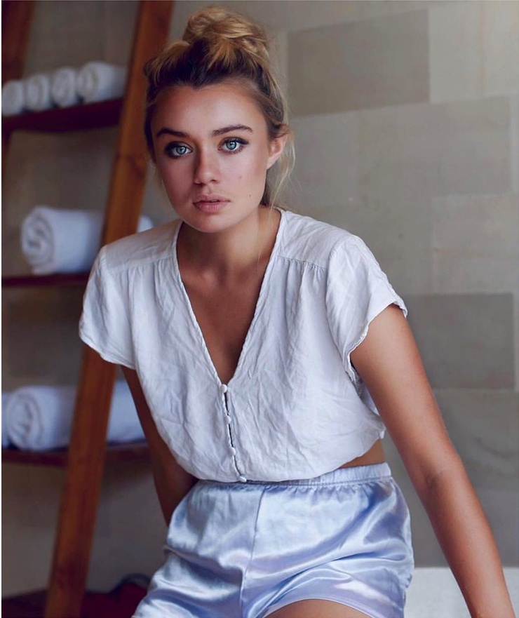 Picture of Claudia Thompson