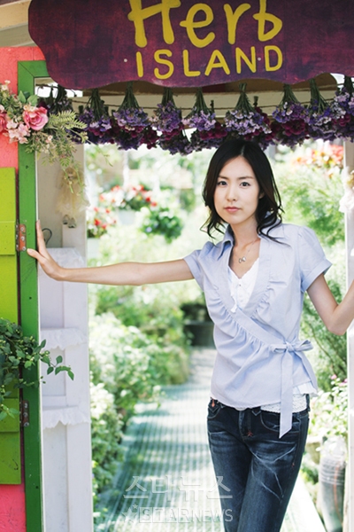 Picture of Kan Mi Youn